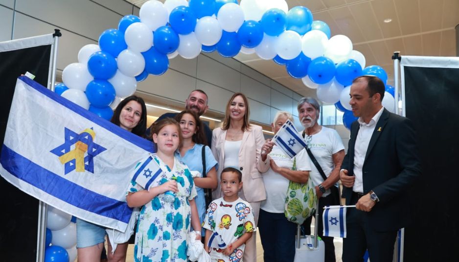 VIP מהשמיים: קליטת עולים חדשה ומרגשת בנתב"ג | IAS